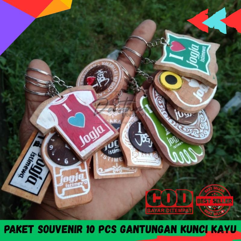 Jual Paket souvernir isi 10 pcs gantungan kunci kayu campur motif Jogja souvernir Malioboro oleh ...