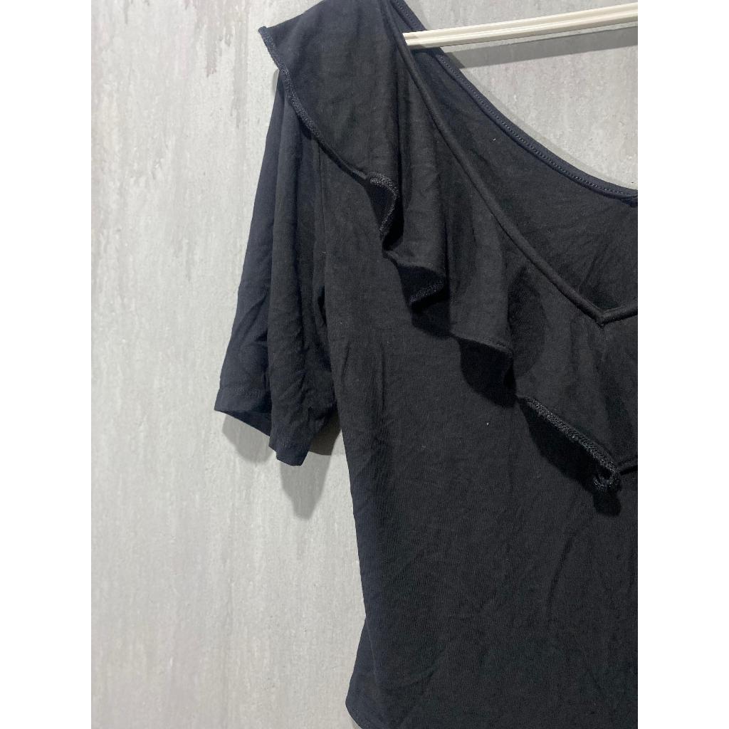 Jual Atasan Wanita Bodysuit Hitam H&M - Offshoulder Ruffle | Shopee ...