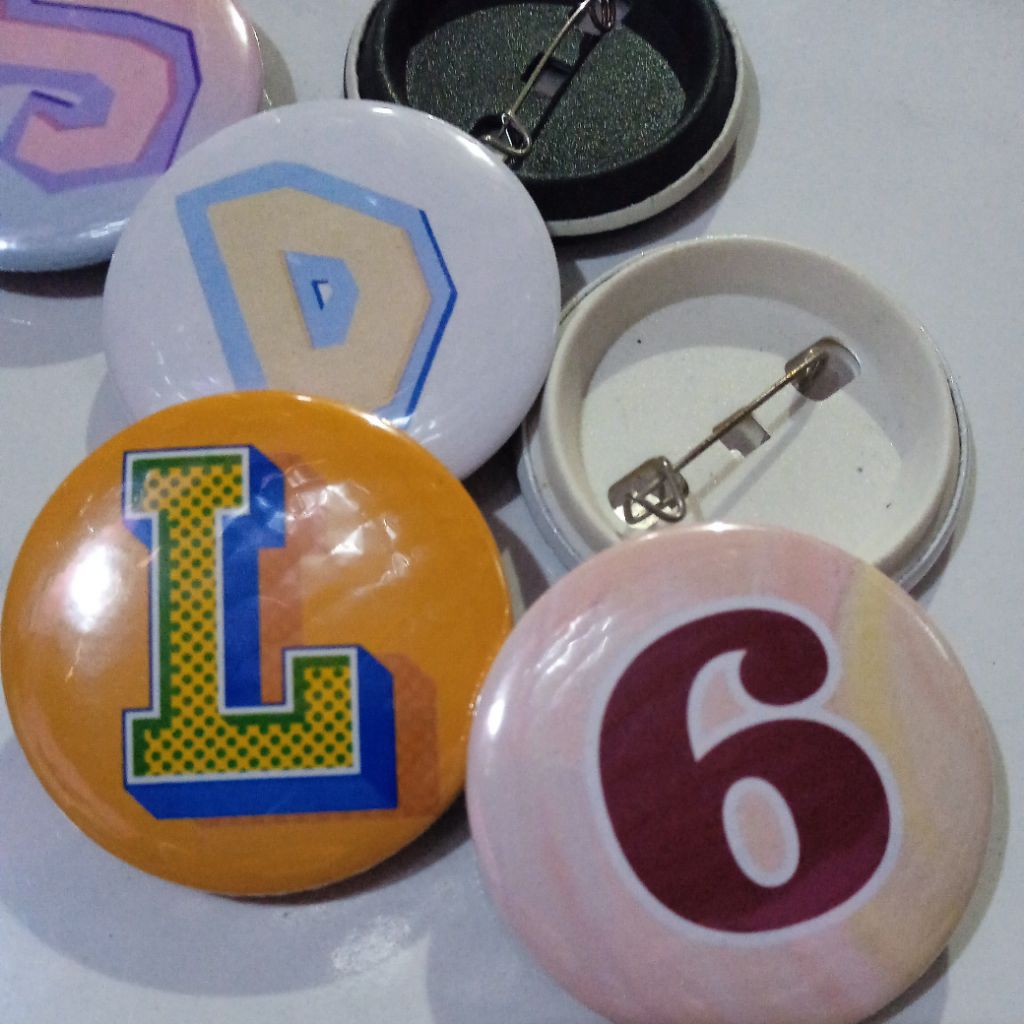 Jual Pin Alfabet Angka Custom Pin Peniti Alfabeth Pin Angka | Shopee ...