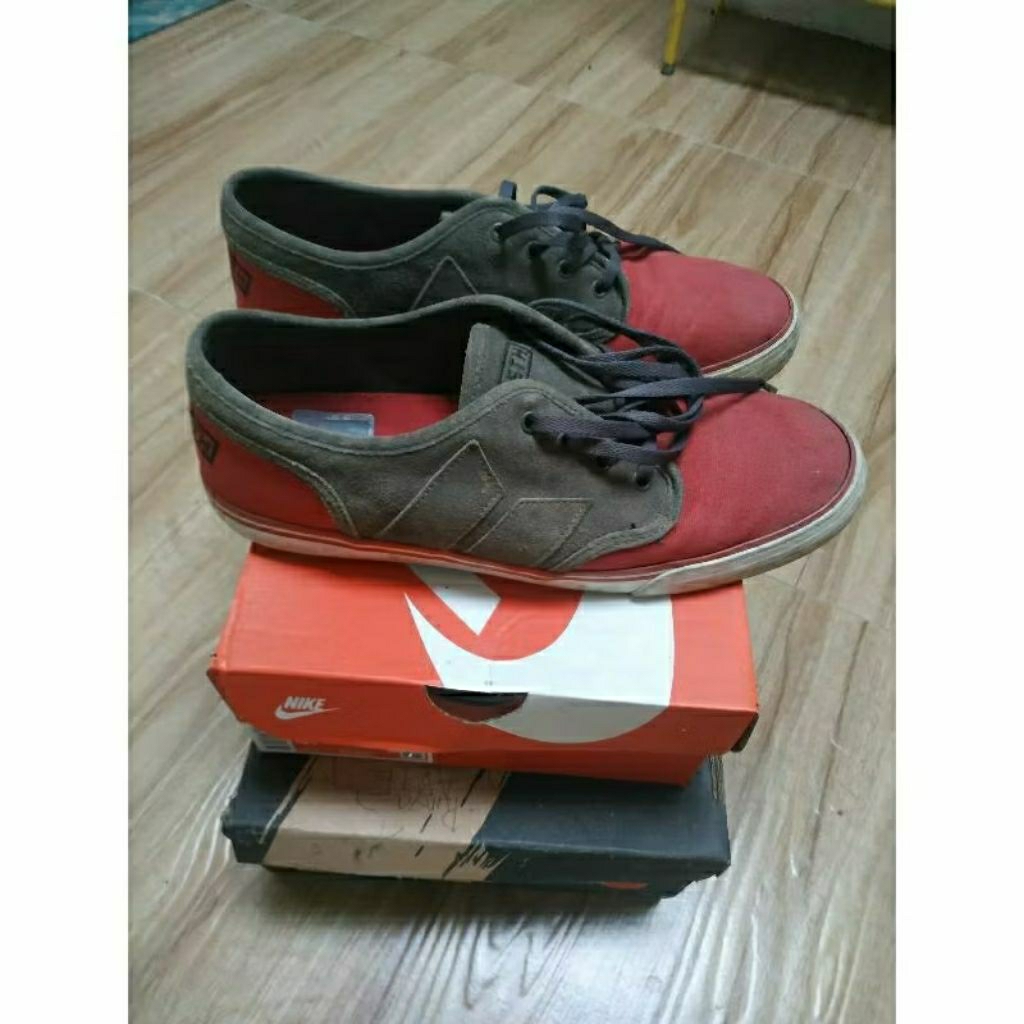 Jual Sepatu Macbeth Langley Grey Mutated Red Original | Shopee Indonesia