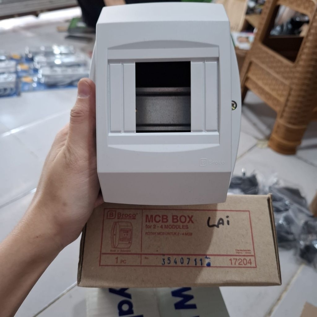 Jual Box Mcb Broco 17204 OUTBOW 4 GRUP | Shopee Indonesia