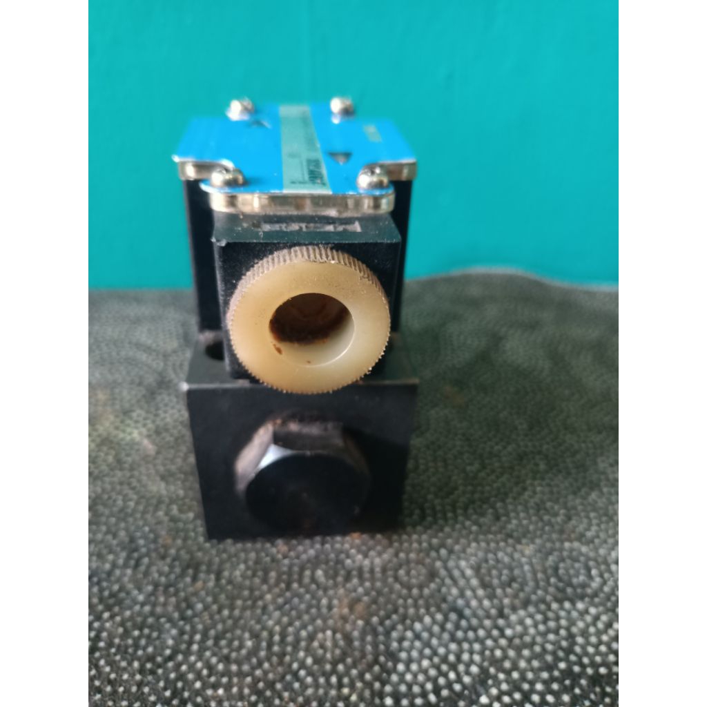 Jual directional selenoid control Valve merk Janus type D4-282-02G ...