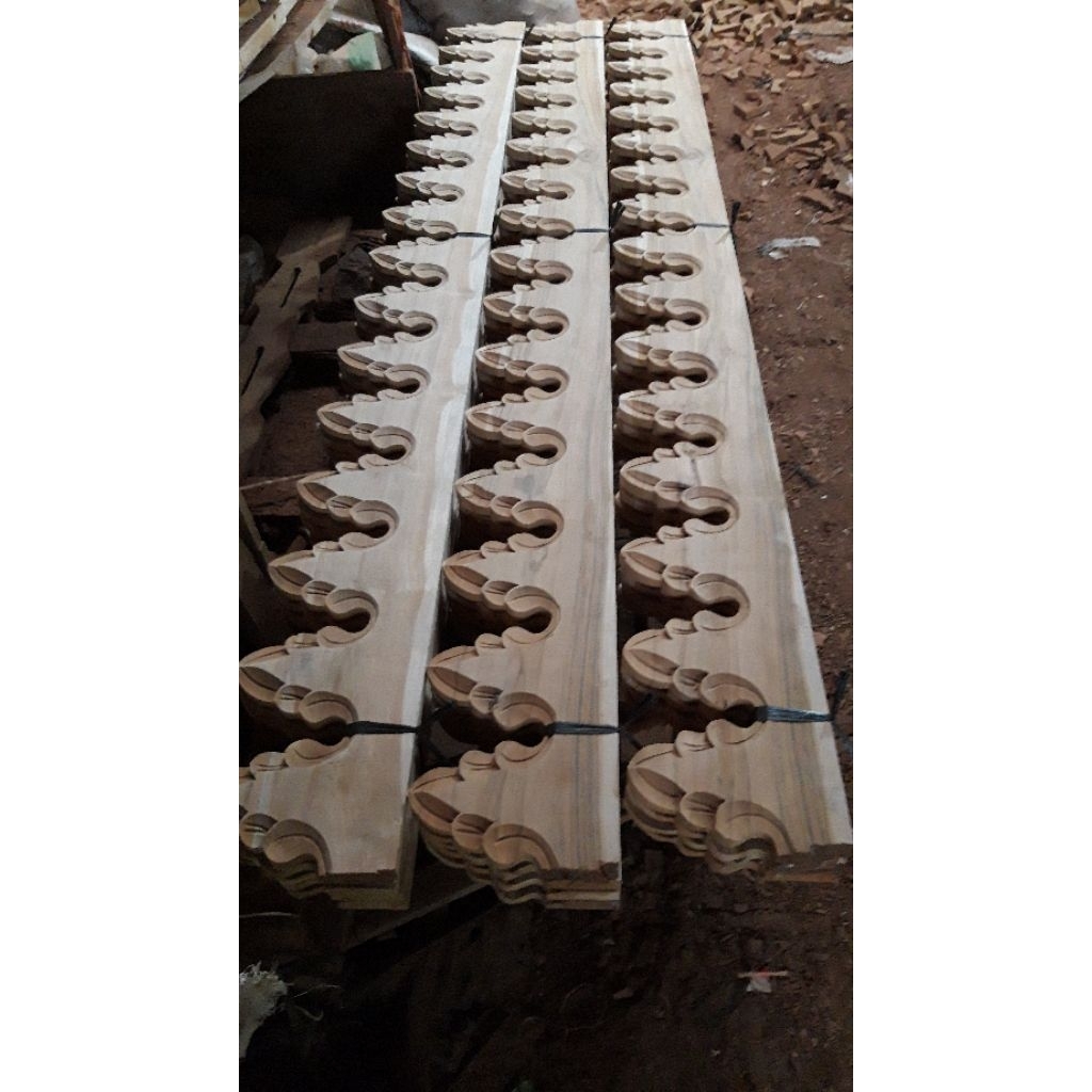 Jual lisplang atap rumah motif ukiran cemara kayu jati | Shopee Indonesia