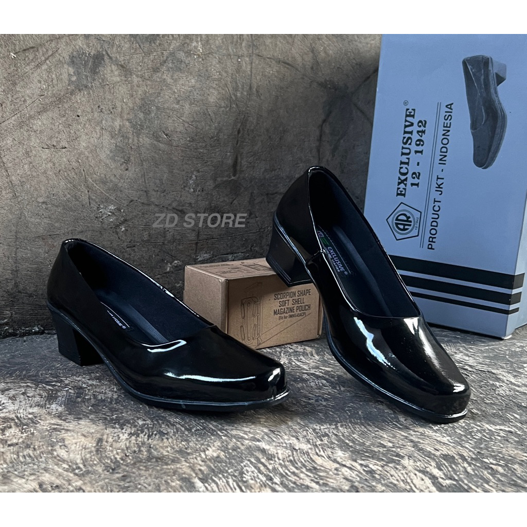 Jual Sepatu Pantofel PDH Wanita Kulit Hitam Glossy 5CM Merk AR | Shopee ...