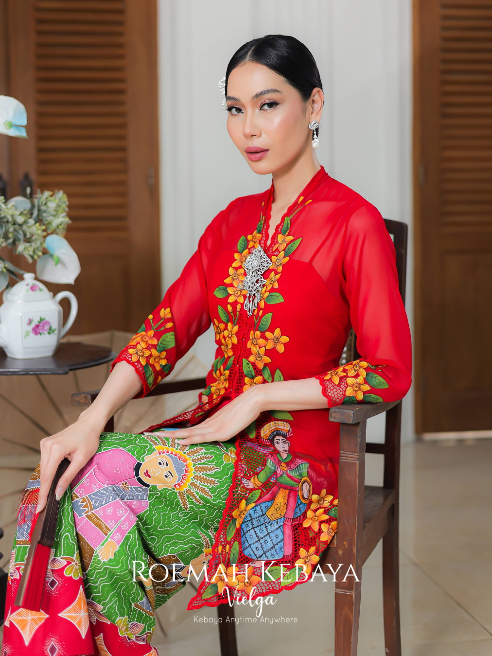 Jual Kebaya Panjang Modern Merah Dengan Lukisan Motif Batavian di ...