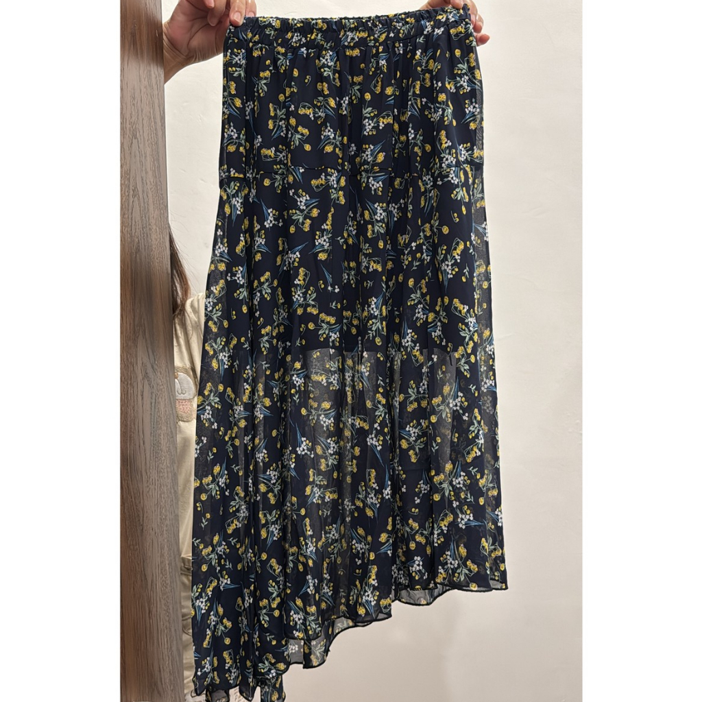 Jual PRELOVED ROK ASIMETRIS WANITA / ROK PANJANG BUNGA NAVY / LONG ...