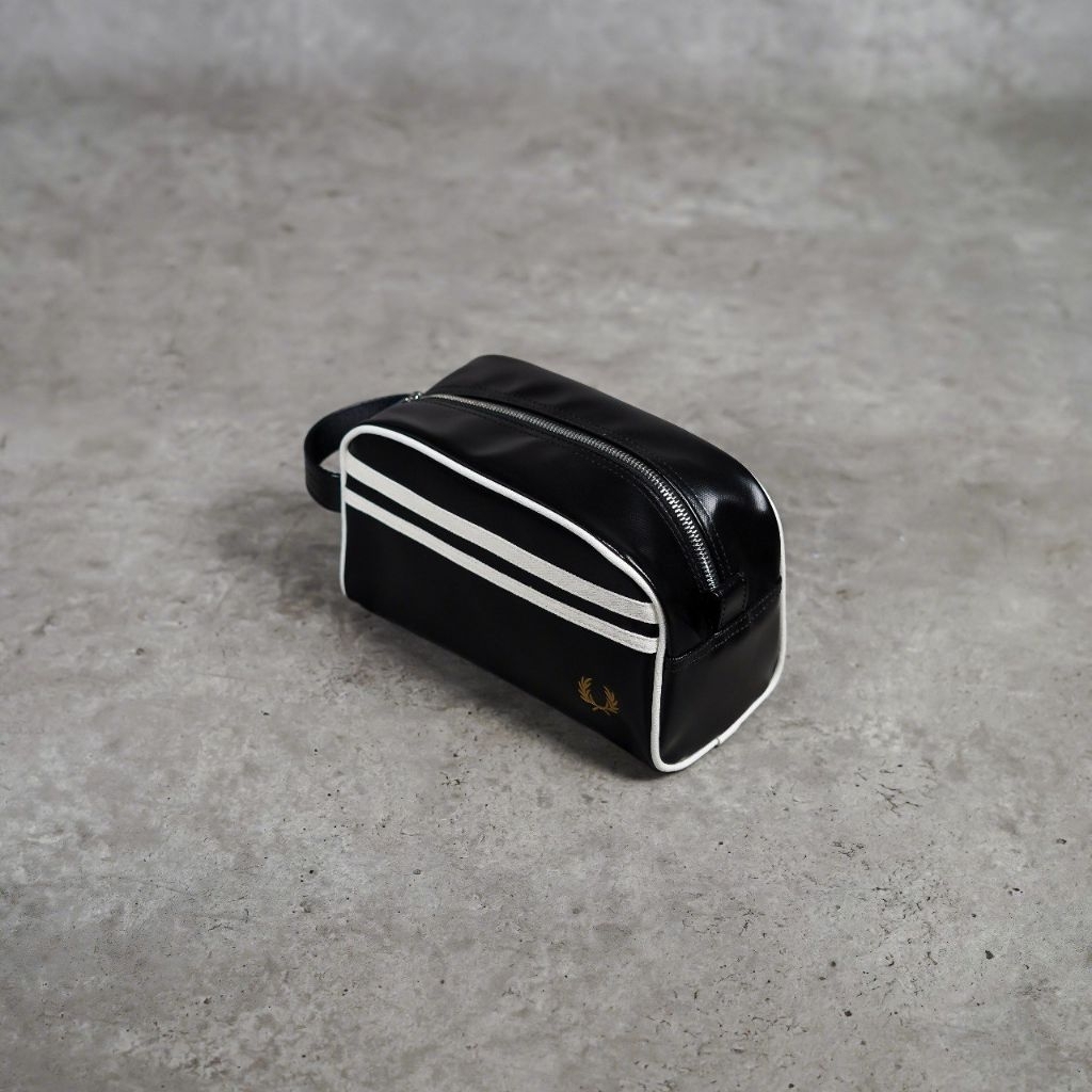 Jual FRED PERRY Gold Logo White Line Pouch / Clutch in Black | Shopee ...
