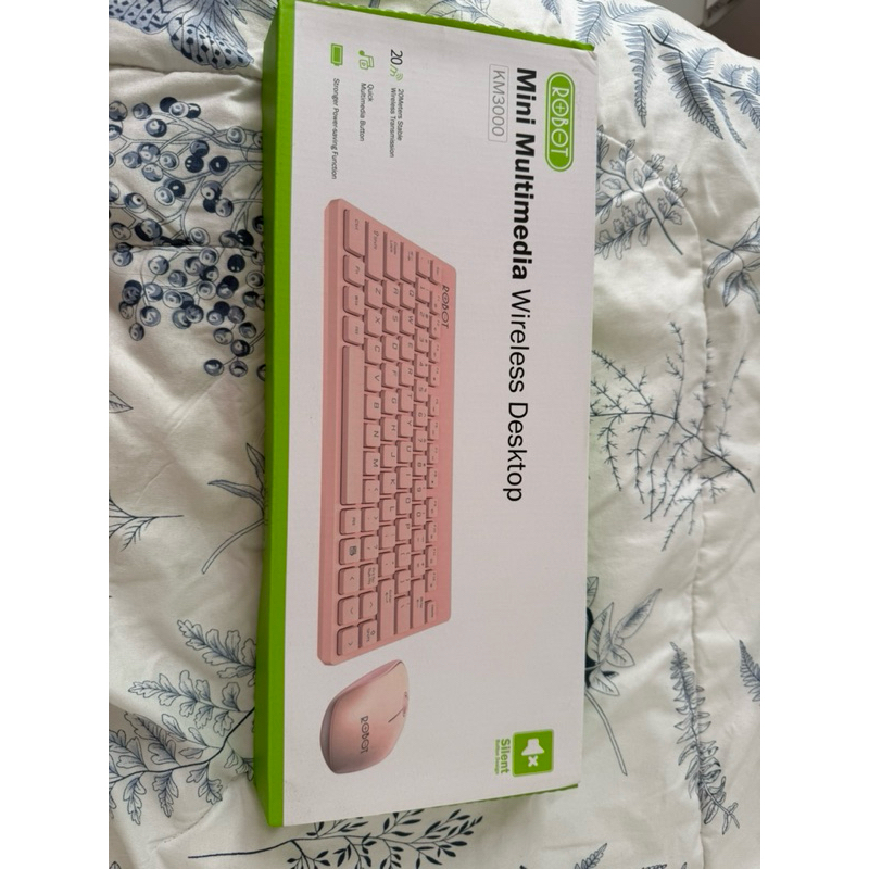 Jual ROBOT KM3000 Portable Mini Wireless Keyboard & Mouse Preloved ...
