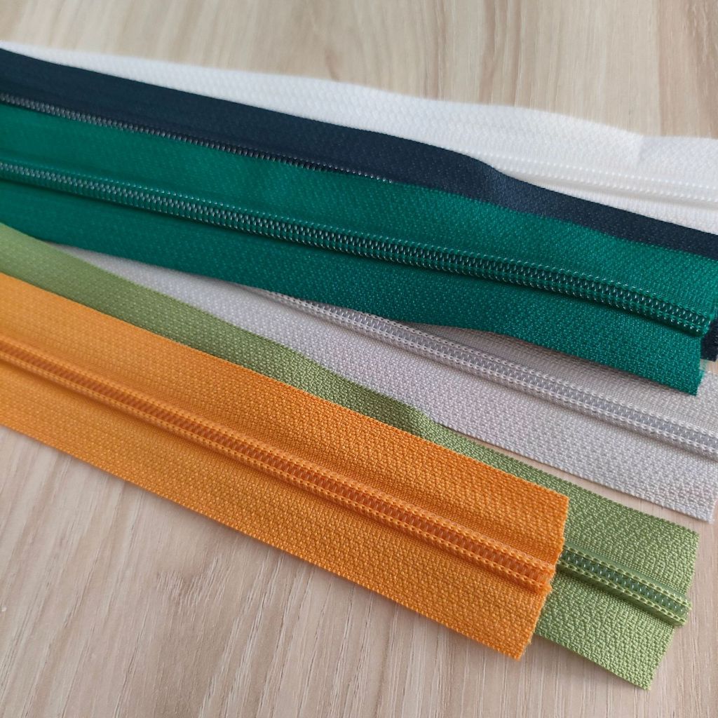 Jual (1 meter) Resleting YKK nomor 5 coil meteran gigi plastik daun ritsleting zipper zip rets ...