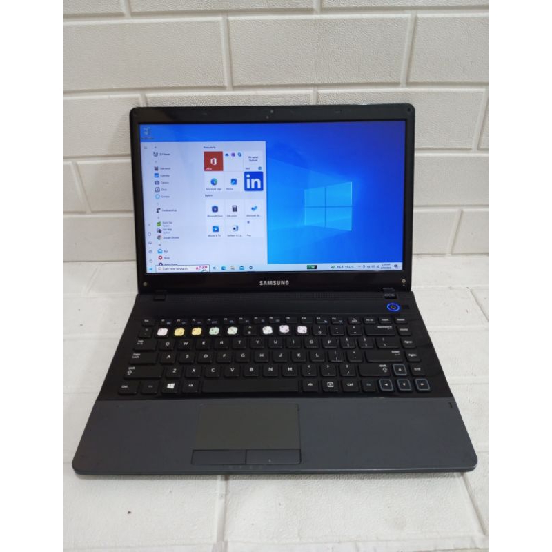 Jual Samsung 300E Core i3 - 2310M RAM 8GB SSD 128GB LED 14" baterai 2 ...