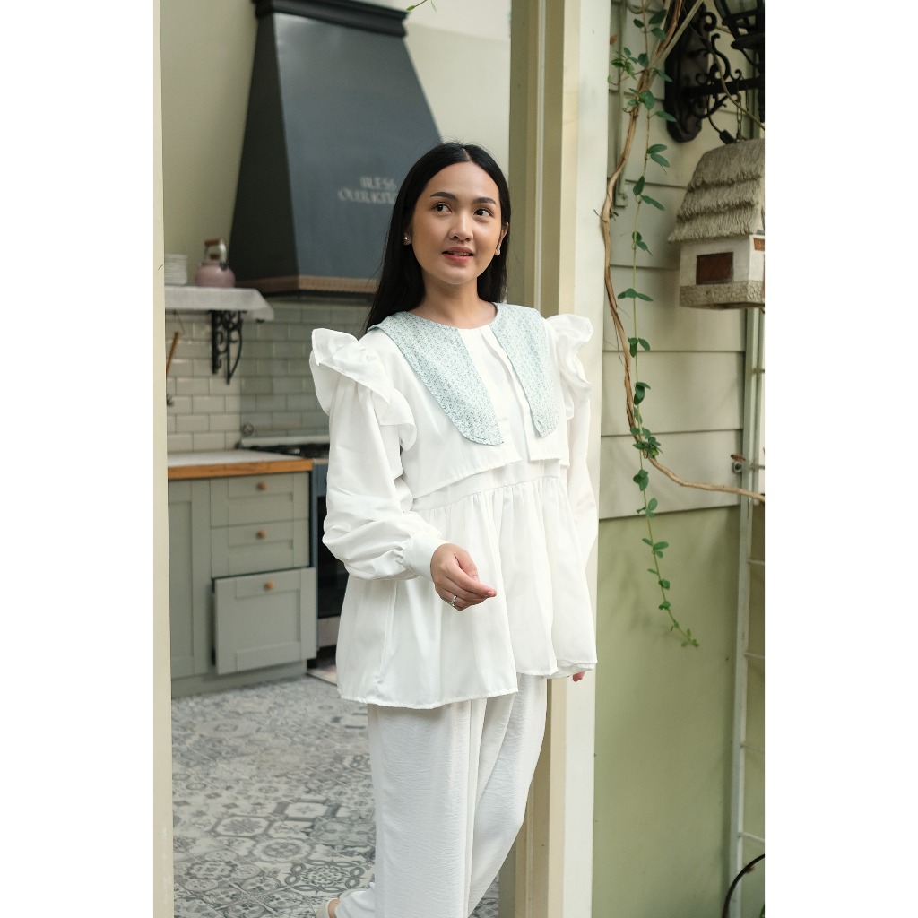 Jual SHOPATALEEN - Esra Flower Ruffles Top Raya Collection | Shopee ...