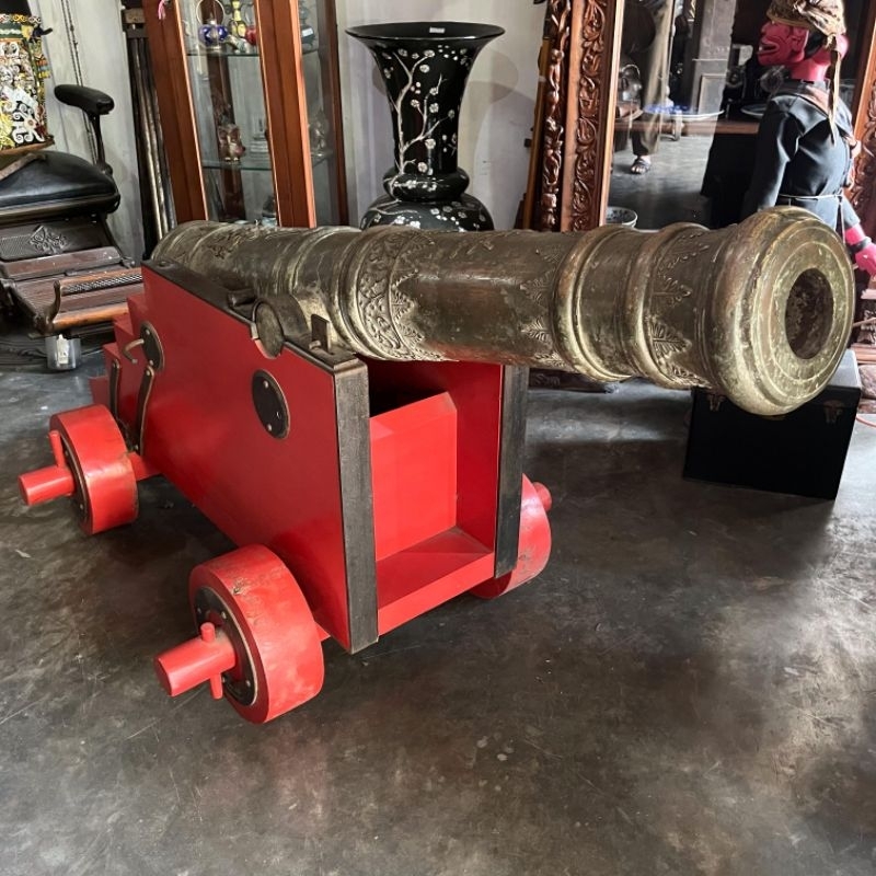 Jual Meriam Perunggu VOC Belanda dengan Stand Roda Kayu Besi Merah ...
