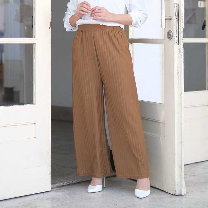 Jual Kulot Knit premium / Kulot knit waffle slit highwaist | Shopee ...