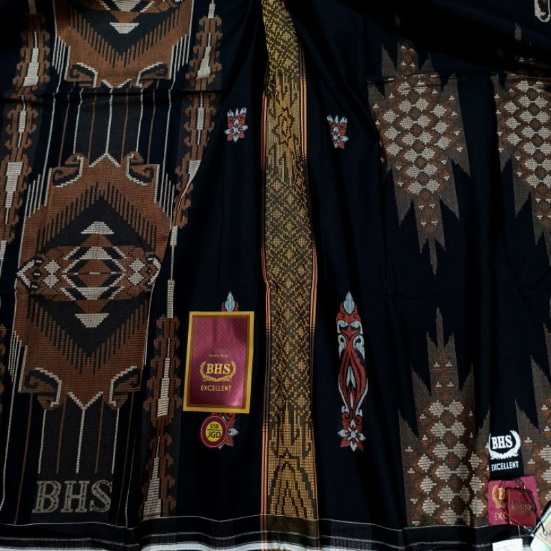 Jual SARUNG BHS EXCELLENT GOLD E58 JGO 38 HITAM JACQUARD | Shopee Indonesia