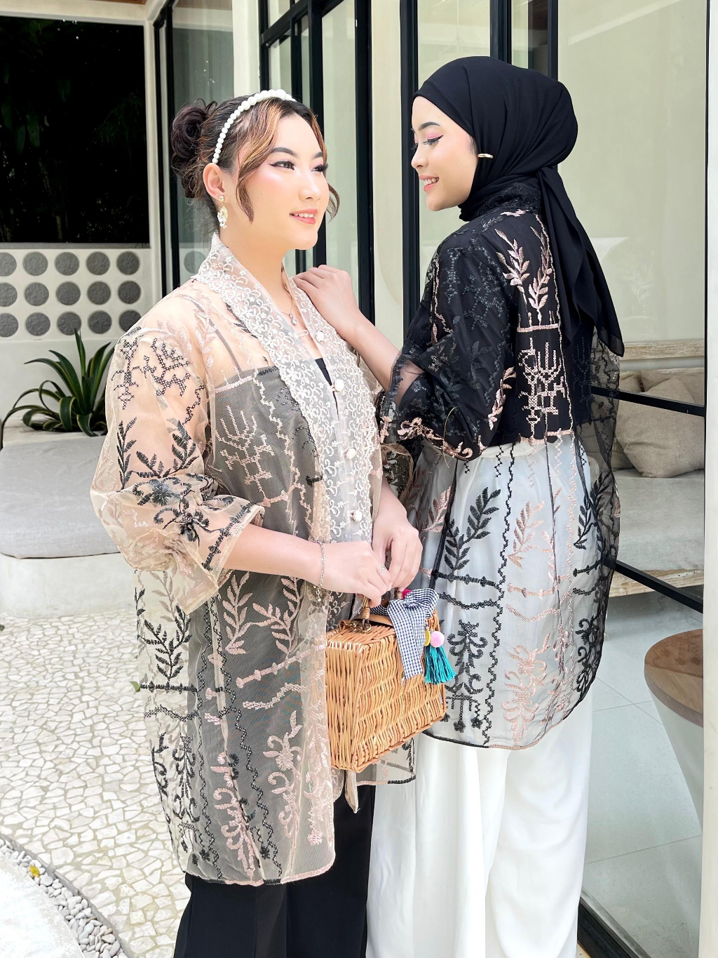 Jual Outer Brukat Arunika Kancing Kekinian untuk Tampilan Cantik Dan ...