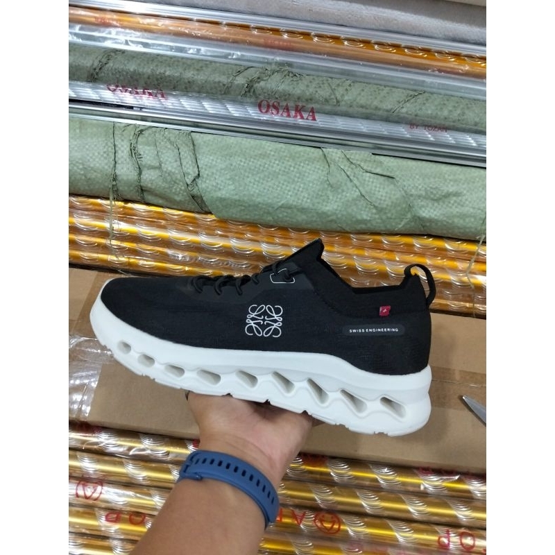 Jual Sepatu running oc on cloud x loewewe hitam putih | Shopee Indonesia