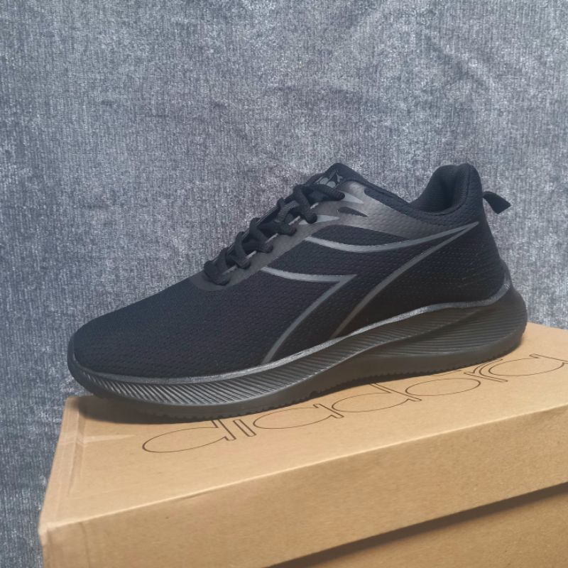 Jual Size 44-45. Sepatu Lari DIADORA ORIGINAL. BLACK. Sepatu Olahraga ...