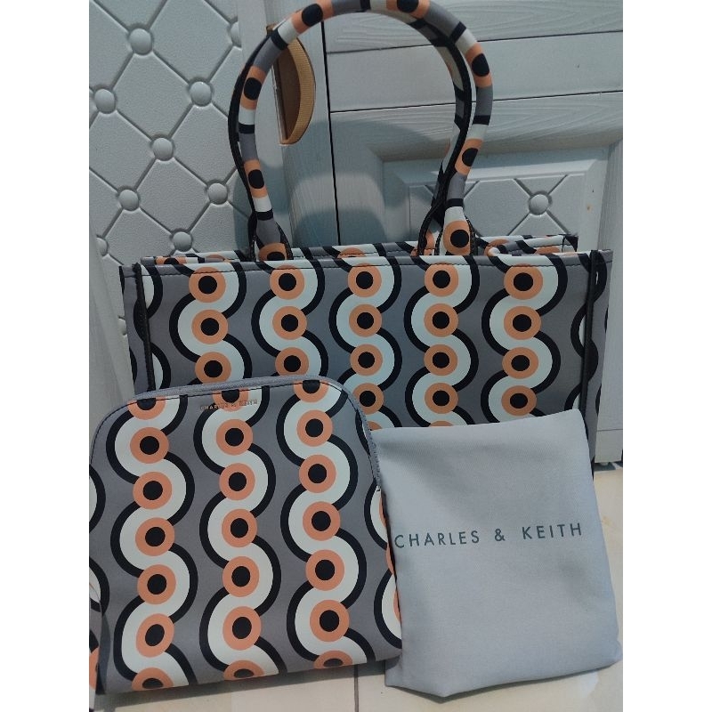 Jual Totebag Charles & Keith (baca desk) | Shopee Indonesia