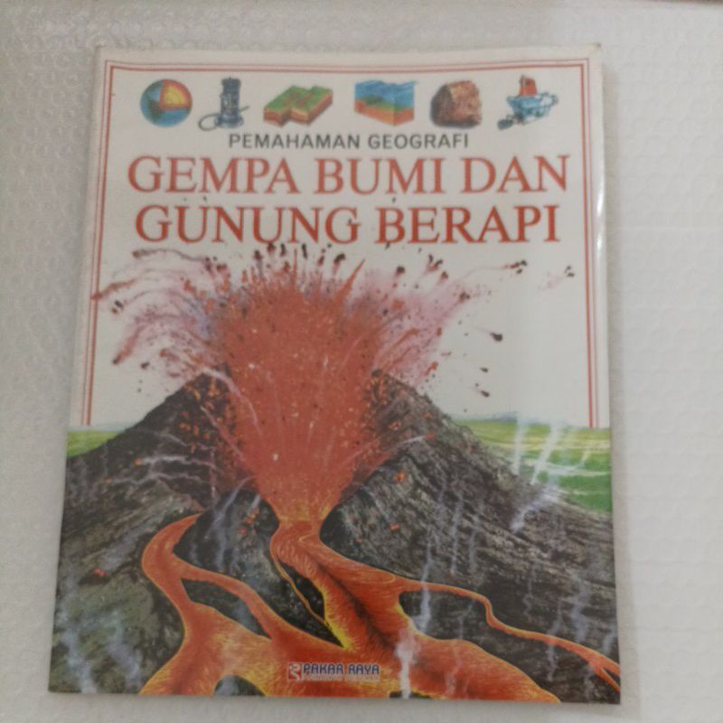 Jual Buku Pemahaman Geografi: Gempa bumi dan gunung berapi (Fiona Watt) | Shopee Indonesia