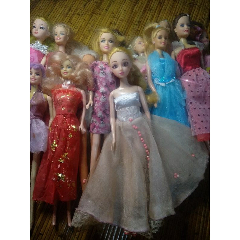 Jual macam2 boneka barbie second/bekas kondisi dan motif sesuai poto ...