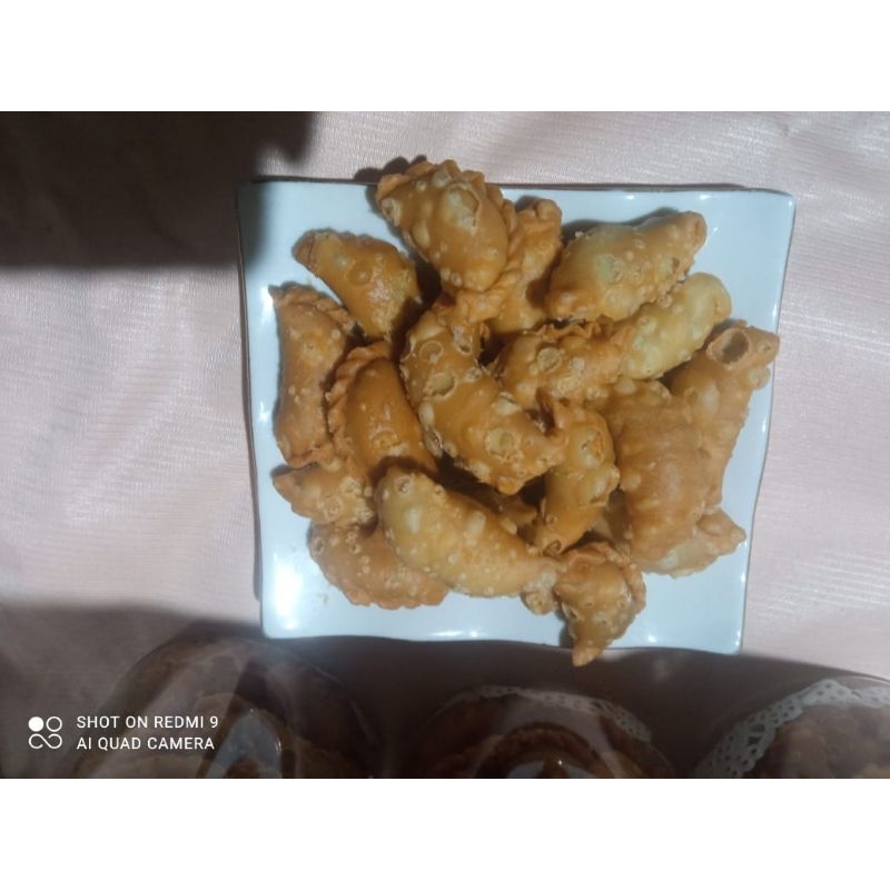 Jual pastel kecil gurih kemasan 800 ml | Shopee Indonesia