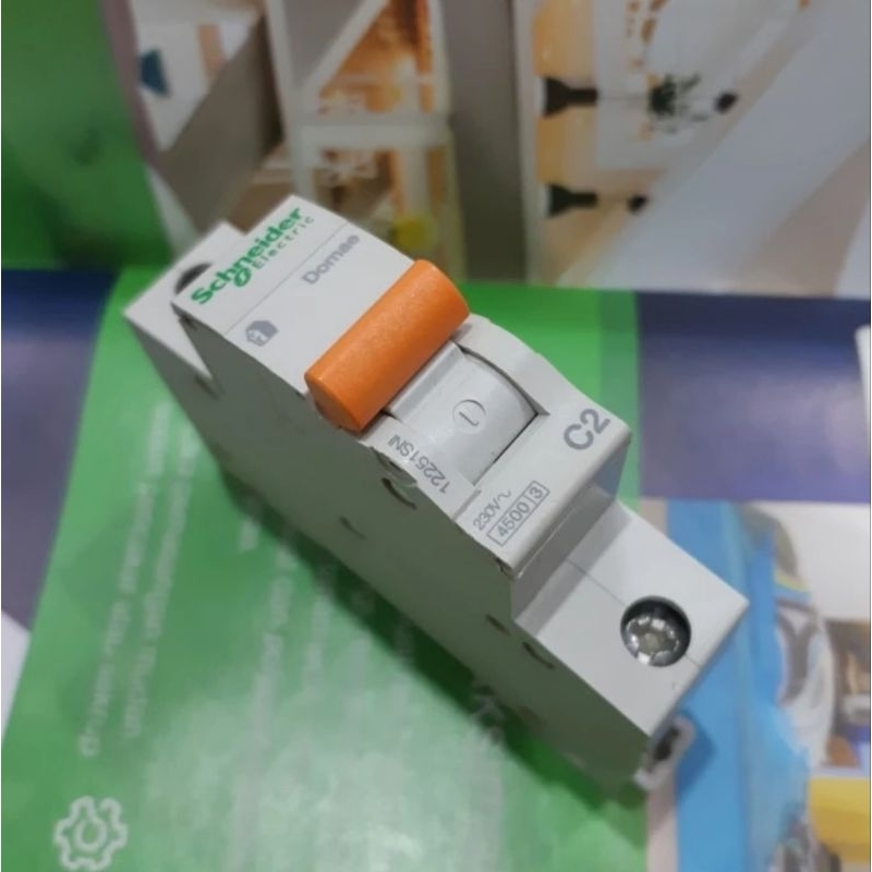 Jual MCB 1P 2A SCHNEIDER DOMAE MCB ( Mini Circuit Breaker ) merk : SCHNEIDER Standar SNI ...