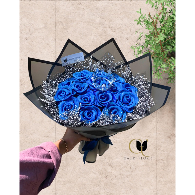 Jual 15 Tangkai Blue Rose Glitter Bouquet Gauri Florist Kediri | Bucket ...