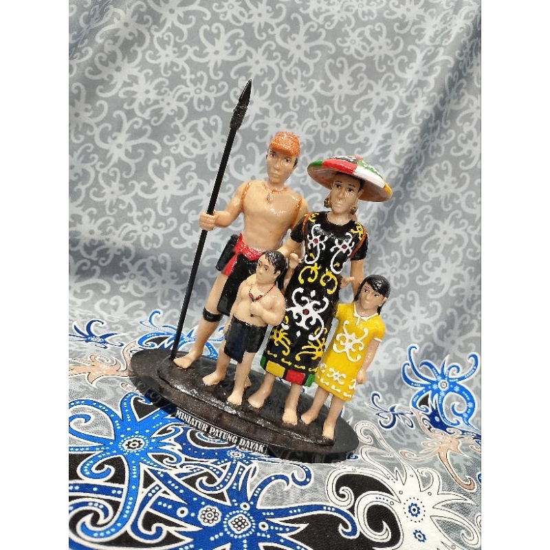 Jual PATUNG FIBER KELUARGA DAYAK KALIMANTAN/PATUNG FIBER KELUARGA DAYAK ...