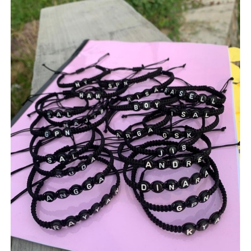 Jual Gelang anyam inisial request nama rajut couple | Shopee Indonesia