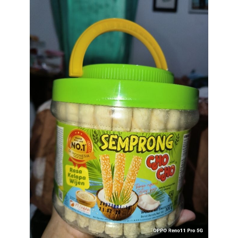 Jual Cho Cho Semprong Wafer Roll Rasa Kelapa Wijen | Shopee Indonesia