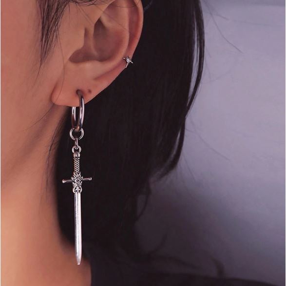 Jual Terbaru_ Anting Tindik Titanium Pria Dan Wanita Model Pedang ...