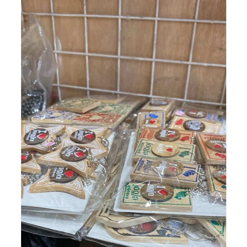 Jual Souvenir Gantungan Kunci Khas Malioboro Jogja Bahan Kayu 1 Kodi (isi 20pcs) | Shopee Indonesia