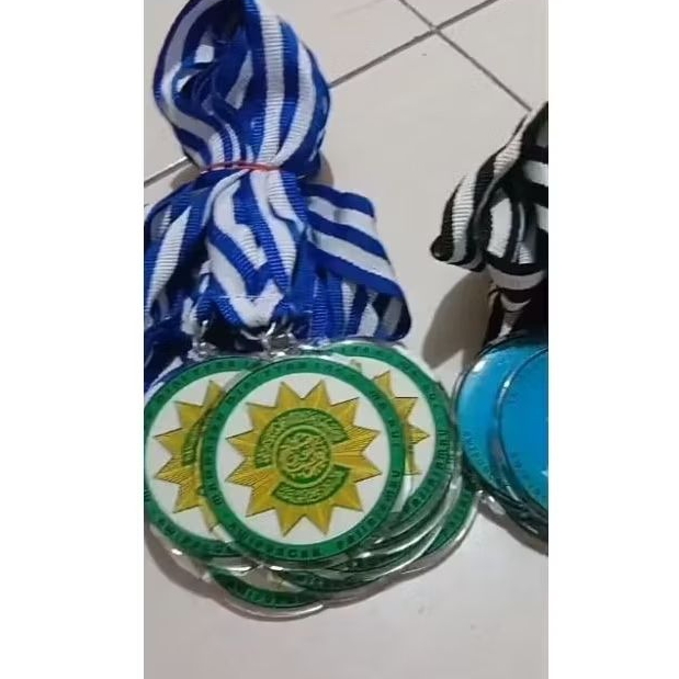 Jual Medali Wisuda | Shopee Indonesia