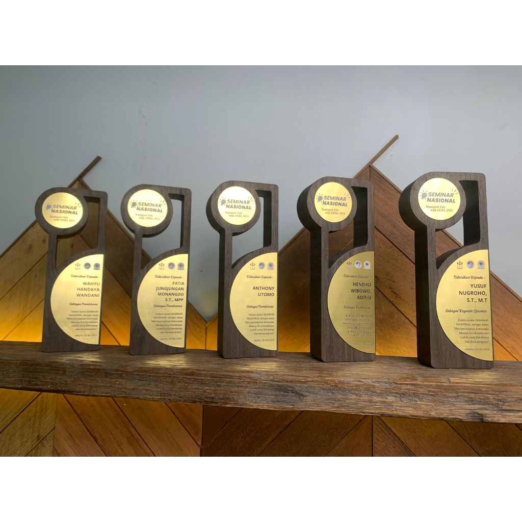 Jual Trophy Kayu Custom (Tipe-3) | Piala Kayu Custom | Plakat Kayu ...