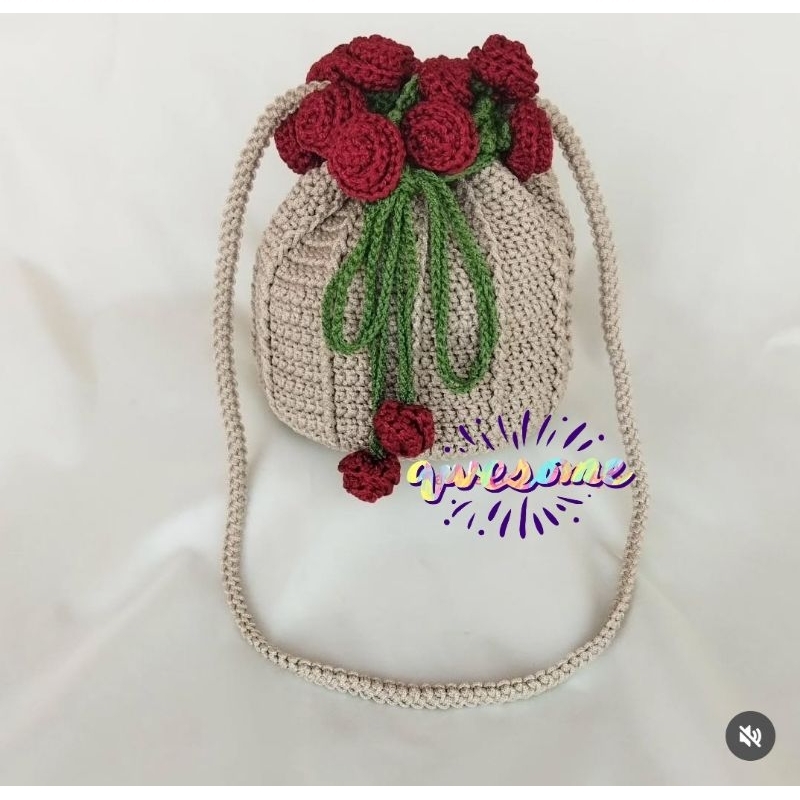 Jual Tas rajut Handmade bunga mawar/ Tas bucket bunga mawar viral ...
