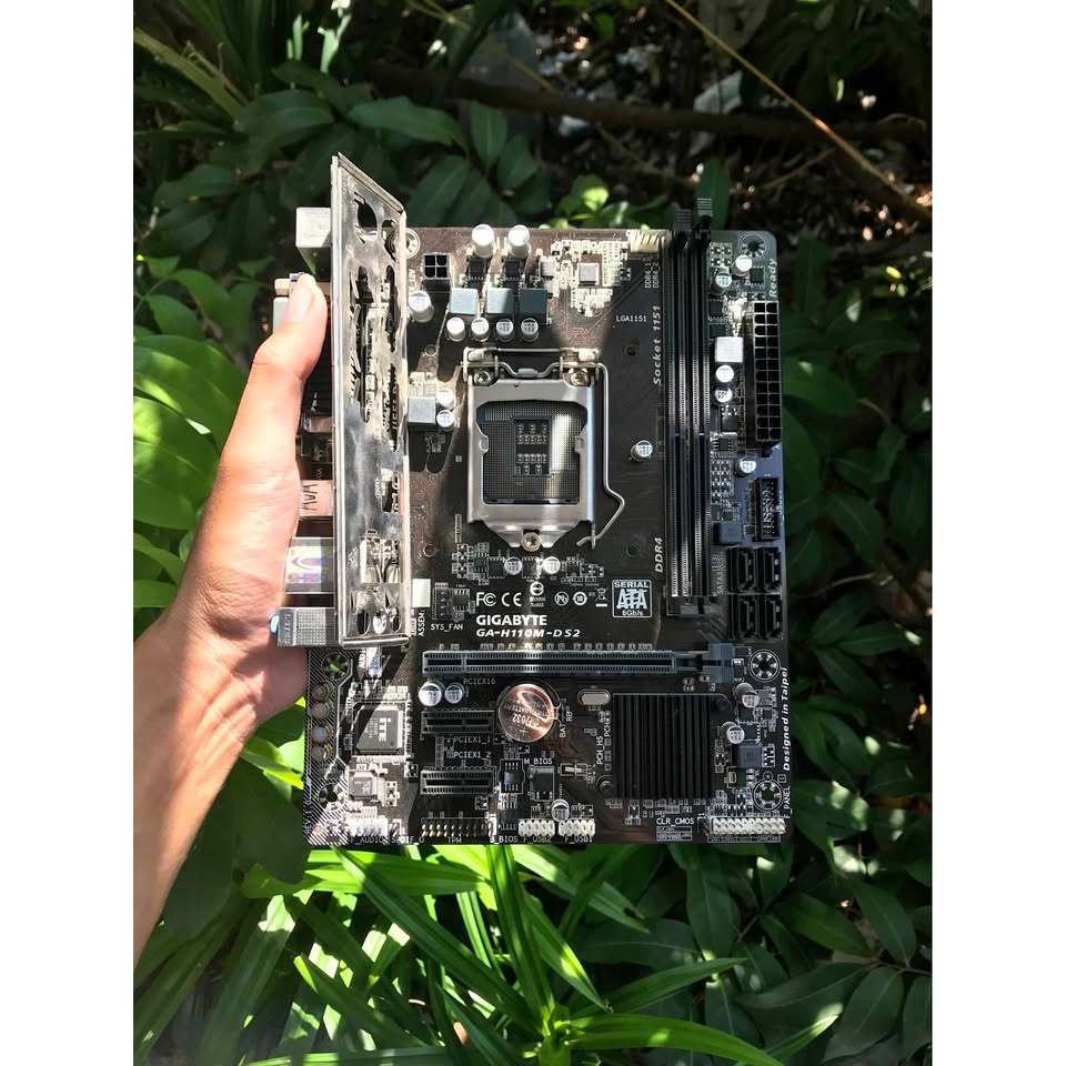 Jual MOTHERBOARD GIGABYTE H110M-DS2 MULUS LENGKAP DENGAN BACKPANEL ...