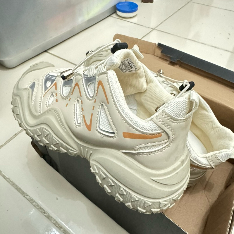 Jual Sepatu Track Hiking Shoes Sport Beige (+ biaya adm 5k) | Shopee ...