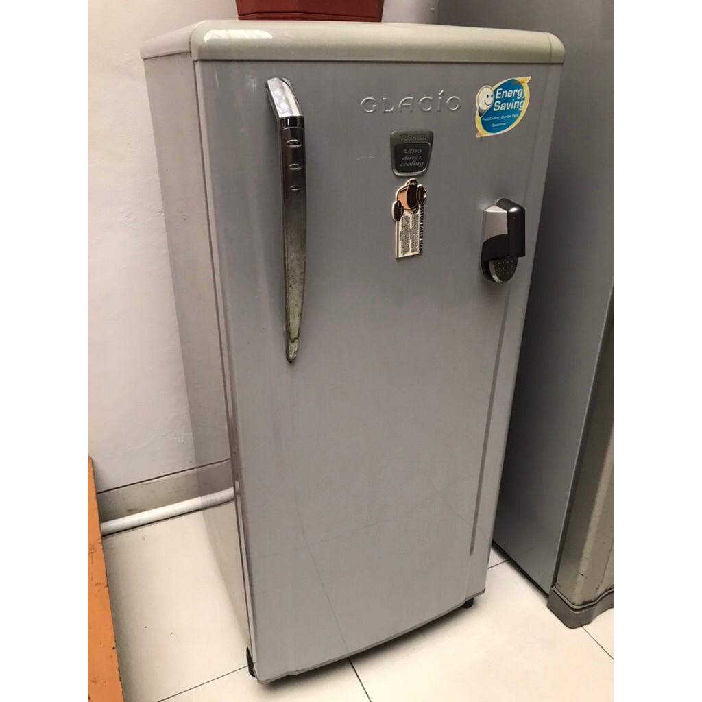 Jual PRELOVED KULKAS TOSHIBA GLACIO WITH DISPENSER MINI | Shopee Indonesia