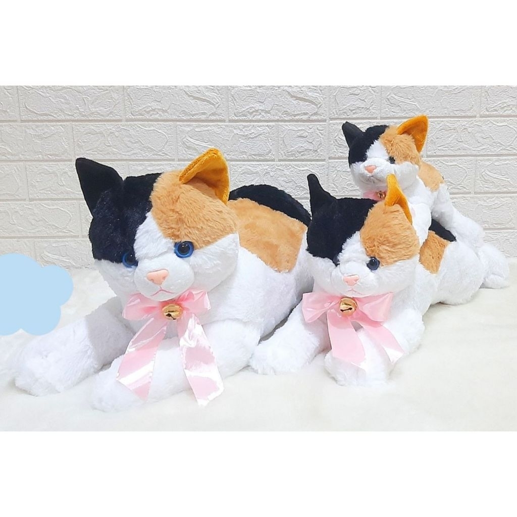 Jual Boneka Lying Cat Esmeralda Fur Cat 2 Warna Boneka Kucing Lucu ...