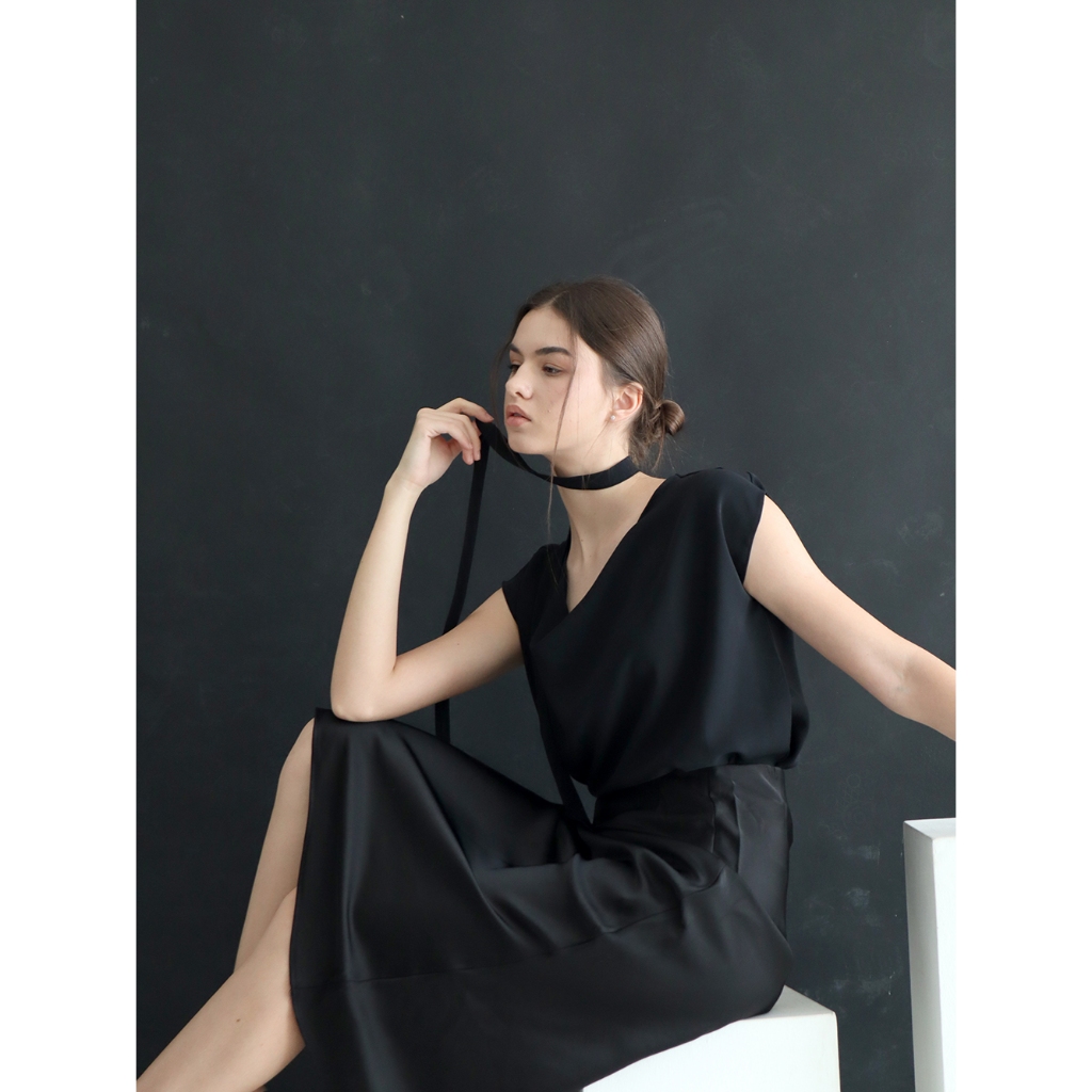 Jual EVE LAB - Lila Blouse Black (ONE SIZE) | Shopee Indonesia