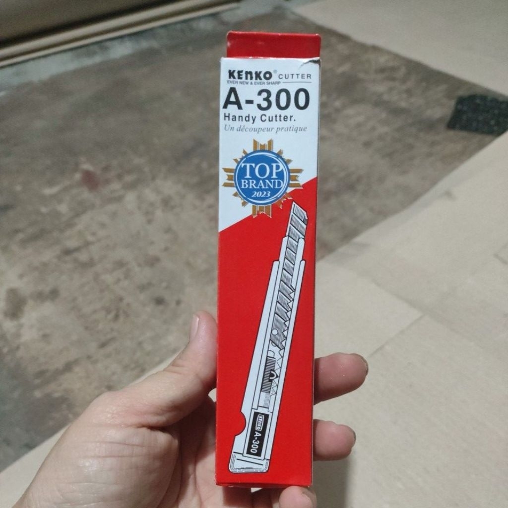 Jual Pisau Cuter tajam merek KENKO A-300 | Shopee Indonesia