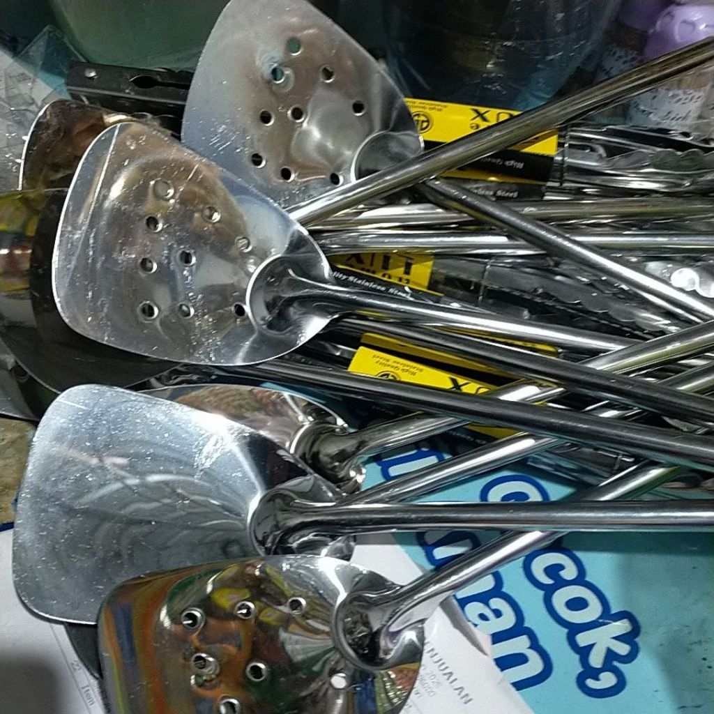 Jual sendok penggorengan/Sutil ukuran sedang | Shopee Indonesia