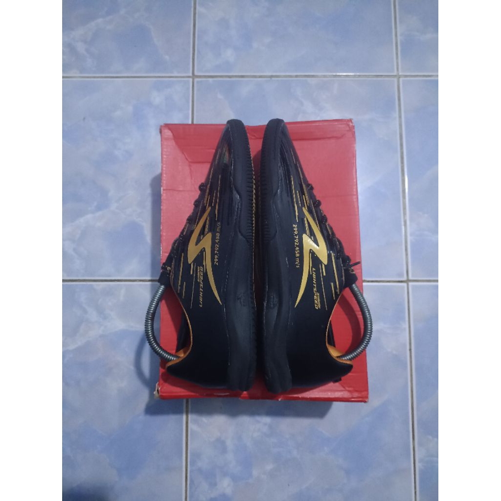 Jual Lightspeed Reborn Black/Pale Gold Sz 40 ( Second ) | Shopee Indonesia