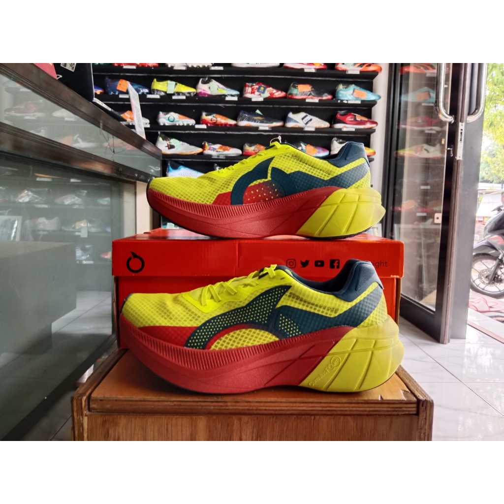 Jual Sepatu Lari Running Ortuseight Hyperfuse 3.0 - Sepatu Lari Running ...
