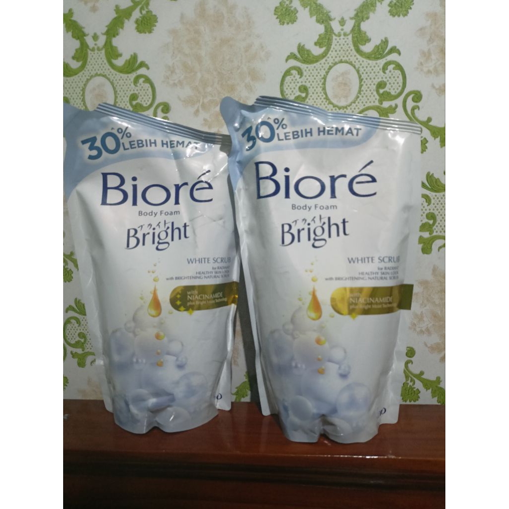 Jual Biore Body Foam bright white scrub 750 mL | Shopee Indonesia