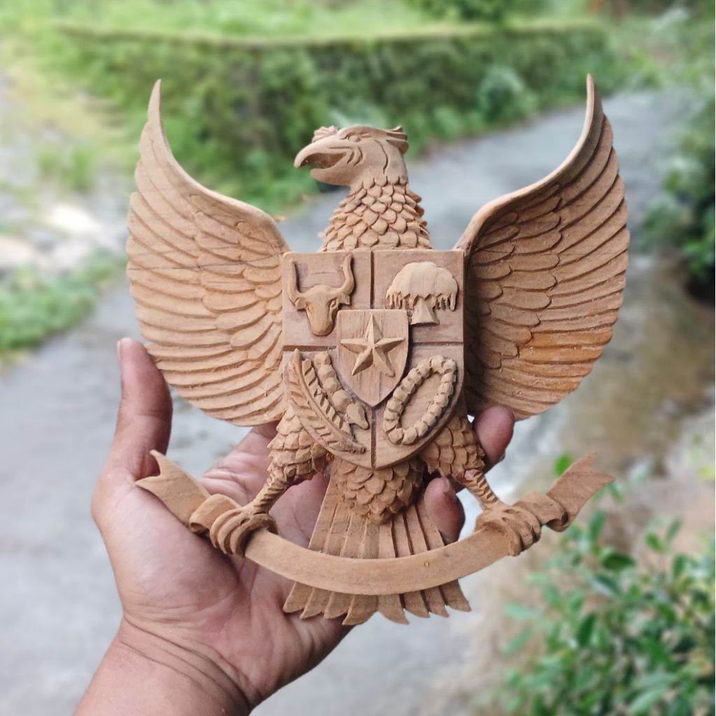 Jual Garuda Pancasila Kayu Jati Ukir Miniatur Garuda Pancasila | Shopee ...