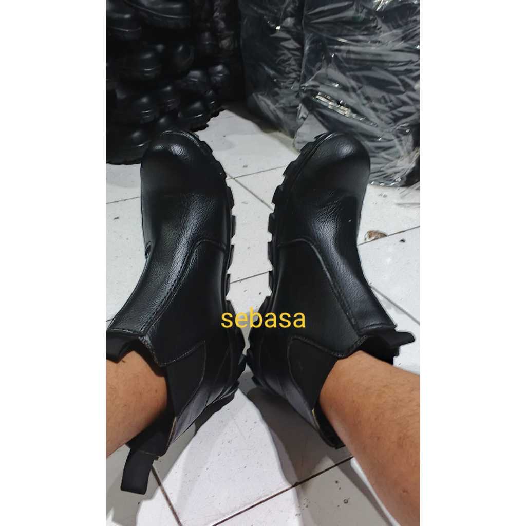 Jual sepatu safety semi boot karet samping sebasa 44 untuk kerja ...