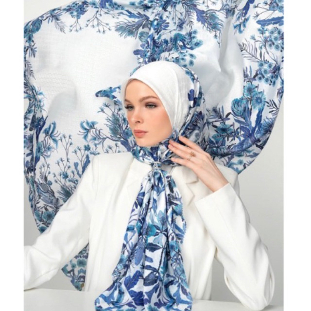 Jual Modinity Fashion parade 2025 Buttonscarves SECRET dan PETUNIA ONYX ...