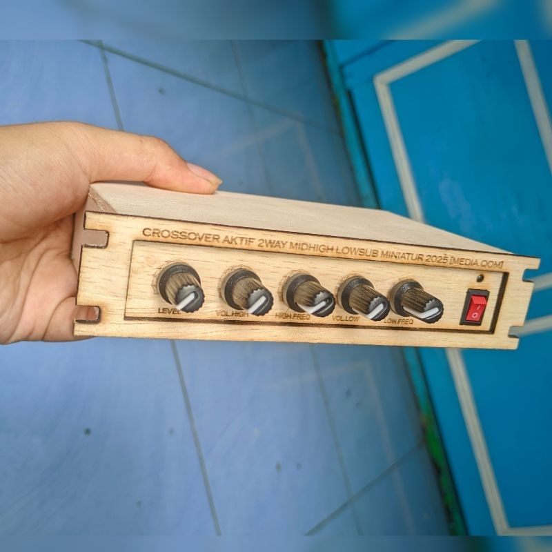 Jual Crossover Aktif 2way midhigh & lowsub colok listrik versi miniatur ...