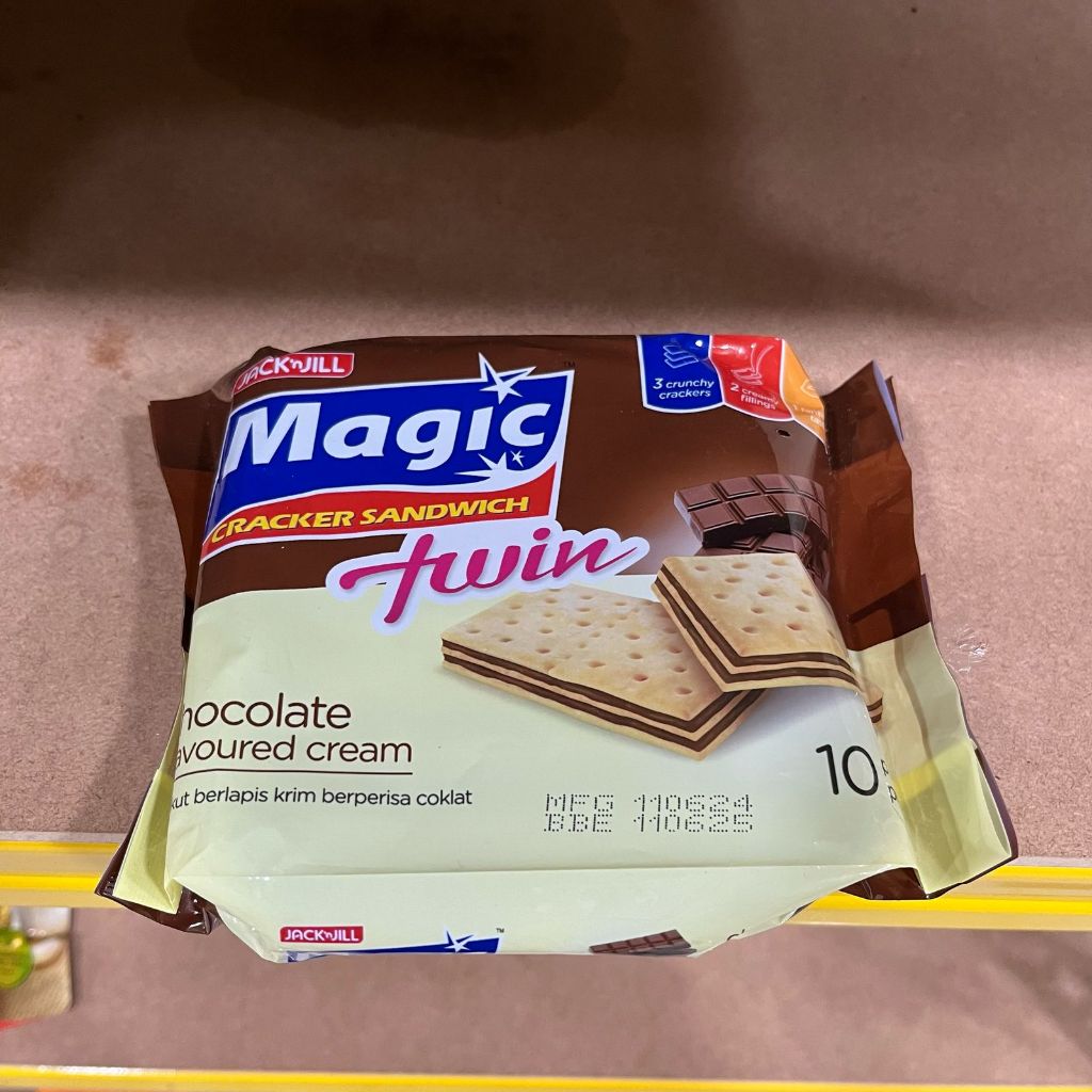 Jual Jack 'n Jill Magic Twin Cream Cracker Sandwich 10sX15g - Chocolate ...